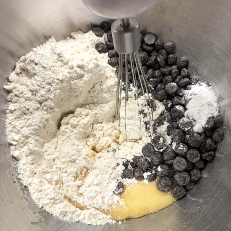 HOW TO MAKE CHOCOLATE CHIP COOKIES - Kokohuete Bakery